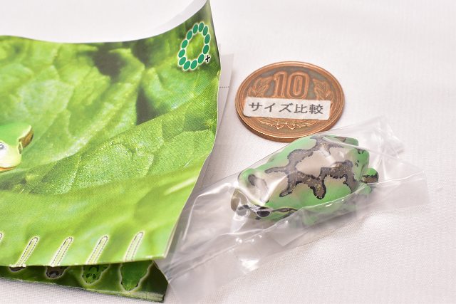 Nature Techni colour MONO PLUS Tree Frog Magnet & Ball Chain [3.Black – toysantajp